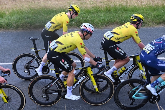 “De adrenaline kwam naar boven”: Wout van Aert schiet ondanks pijnlijke ...