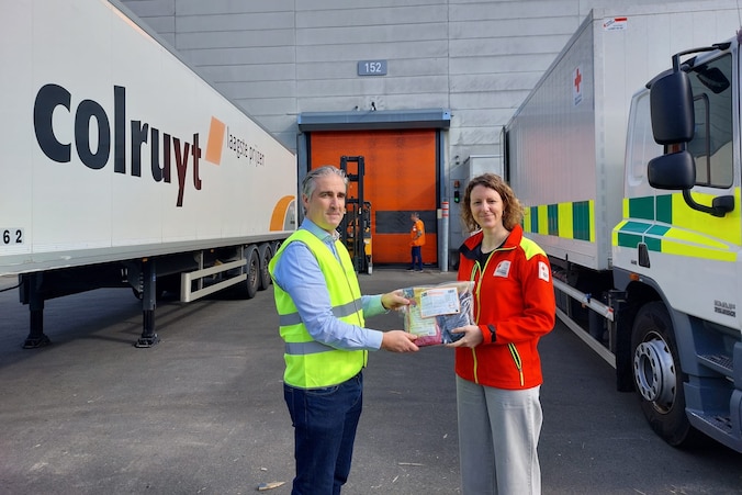Colruyt schenkt 1.000 voedselpakketten voor noodsituaties aan Rode ...
