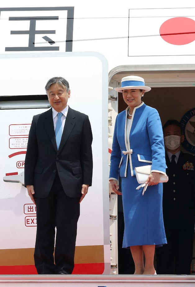 Waar was keizerin Masako? Japanse keizer poseert plots alleen tijdens ...