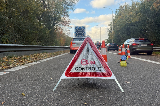 Bestuurder die bijna op politiecontrole inreed toont spijt op de ...