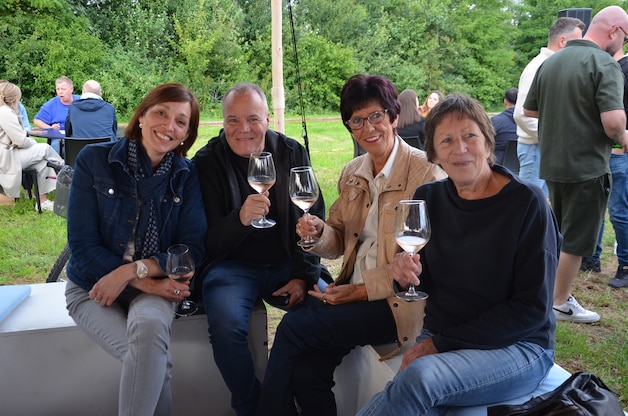 Nieuwe zomerbar Bar Broek in Welle succesvol van start: “Hopelijk wordt ...