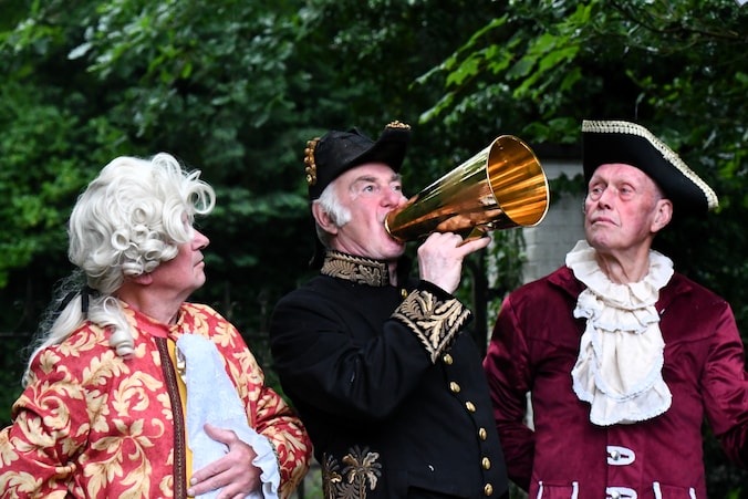 Stap samen met Scilla binnen op de spectaculaire feesten van ‘zotte ...