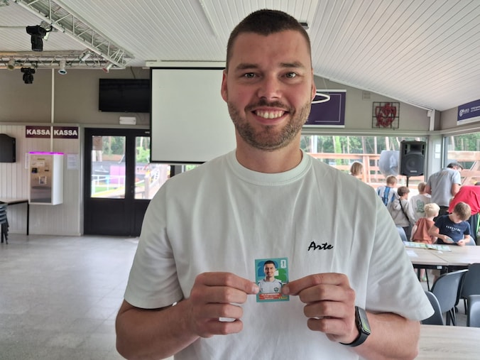 Bib Kapellen organiseert ruilactie voor WK-voetbalstickers | Regio | HLN.be