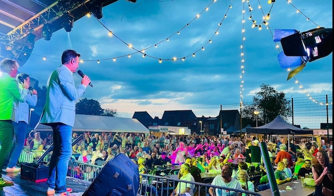 Wijkgemeenschap De Vesten viert Vlaamse Feestdag met zomerbar in ...