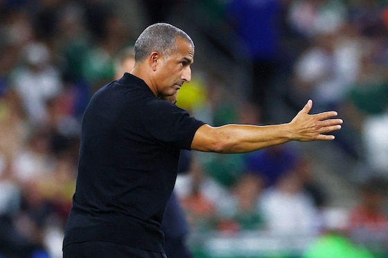 Eigenzinnige Marcelo Bielsa boos na vraag over FIFA-foto’s: “Ik ben ...