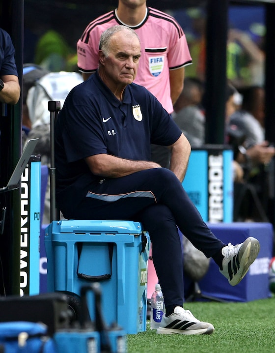 Eigenzinnige Marcelo Bielsa boos na vraag over FIFA-foto’s: “Ik ben ...