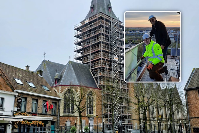 Kwajongens klimmen op kerktoren Aalter en kraken wijzers van uurwerk ...