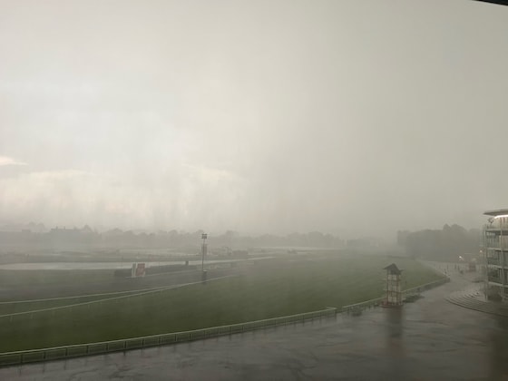 Onweer met supercelkarakter arriveert in België, hagelbollen tot 3 ...