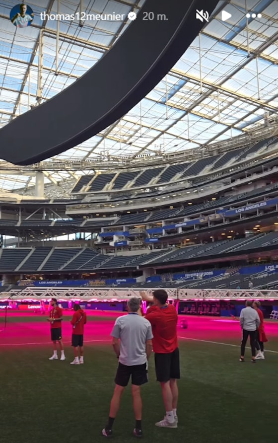 Ook Romelu Lukaku keek z’n ogen uit: Rode Duivels landen in Los Angeles ...