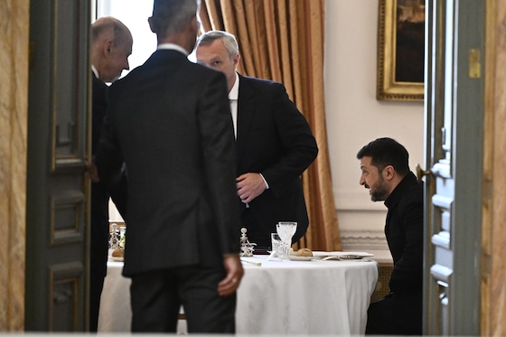 Dode bij Russisch bombardement op Charkiv - Zelensky wil dat Minsk ...