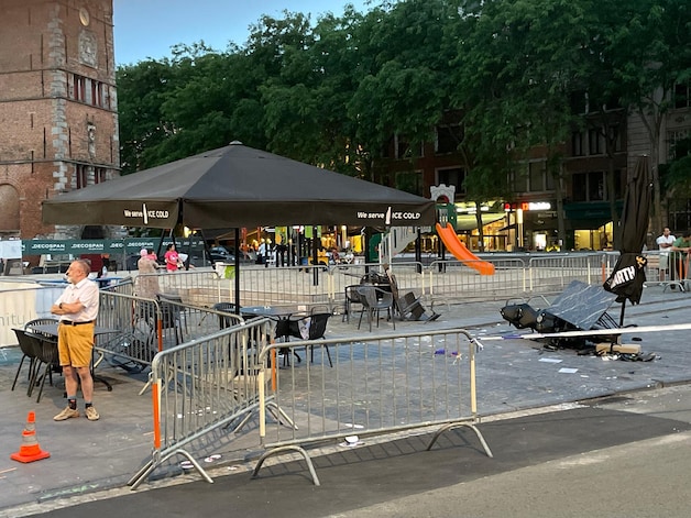 Motorrijder rijdt in op terras op Grote Markt in Kortrijk: twee ...
