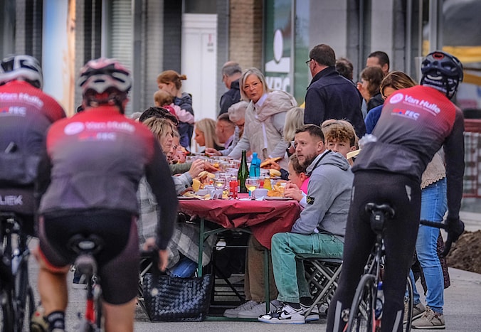 Schuif mee aan tafel: Mortsel viert Vlaanderen Feest met groot ontbijt ...
