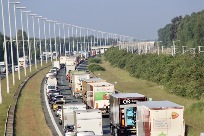 40 minuten file op E19 richting Antwerpen vanaf Brecht | Regio | HLN.be