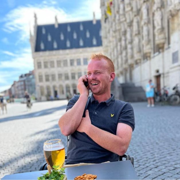Familie blijft verslagen achter nadat Joris (32) overlijdt bij tragisch ...