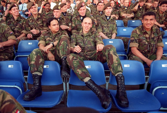 Nederlandse regeringspartij VVD wil militaire dienstplicht nieuw leven ...