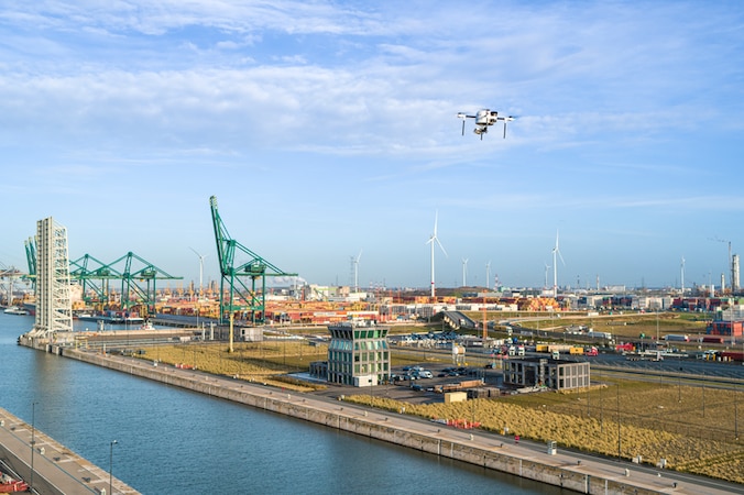 Eerste commerciële dronenetwerk in Antwerps havengebied | Regio | HLN.be