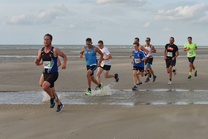 Strand van De Panne vormt opnieuw decor van Beach & Kids Run | Regio ...