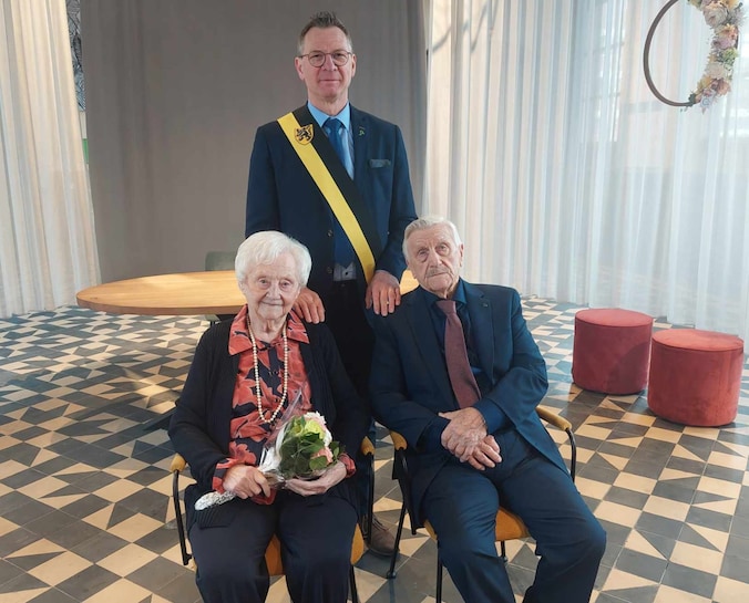 Raphaël en Noëlla vieren 70 jaar liefdesgeluk | Regio | HLN.be