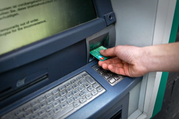 Onder nul gaan op bankrekening wordt dure grap | Nieuws | HLN.be