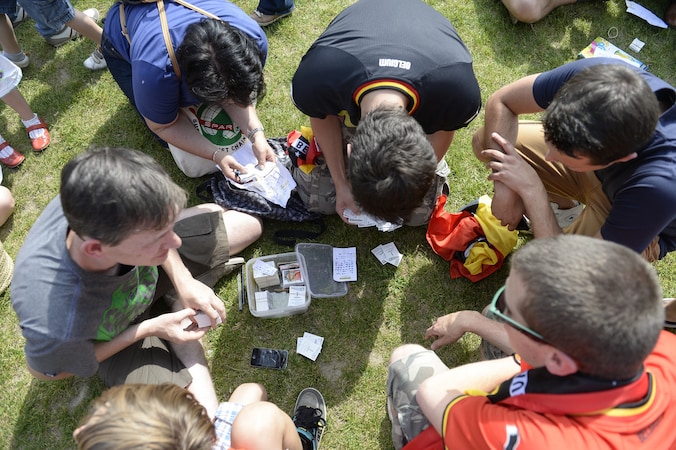 Massale opkomst ruilbeurs Panini-stickers | Nieuws | HLN.be