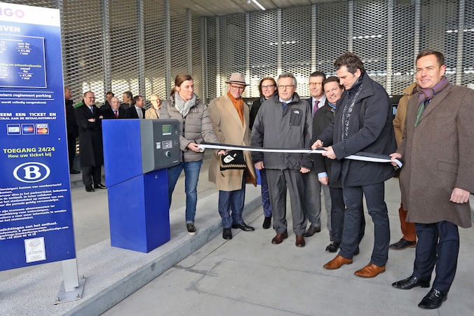 742 parkeerplaatsen extra aan station | Regio | HLN.be