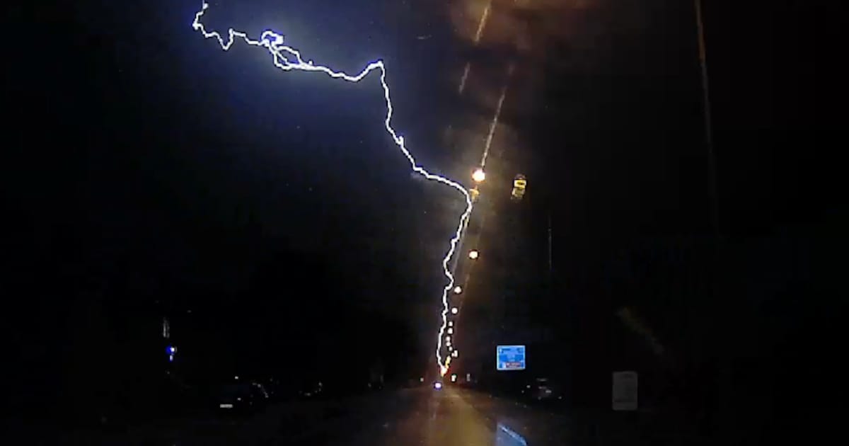 Gigantische bliksemschicht verblindt even de straten van Kampenhout ...