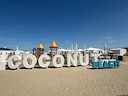 Coconut Beach in Heist, waar zowel kinderen als ‘oudjes’ thuis zijn ...