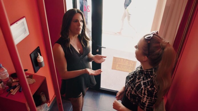 VIDEO. Op bezoek in het grootste bordeel van België: “Elke stad zou een ‘Villa Tinto’ moeten ...