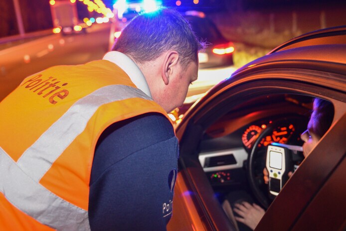 Politiecontroles tijdens pinksterweekend: chauffeur reed onder invloed ...