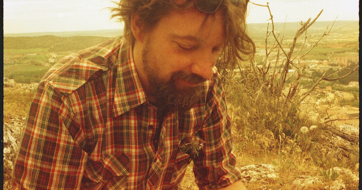 Vrienden vereeuwigen overleden fotograaf Mark Rietveld in boek: “We kruipen in Marks hoofd, of ...