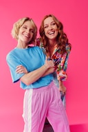 Lotte Vanwezemael en Dorianne Aussems geven zich ‘BLOOT’ op MNM: “Een show over liefde en seks ...