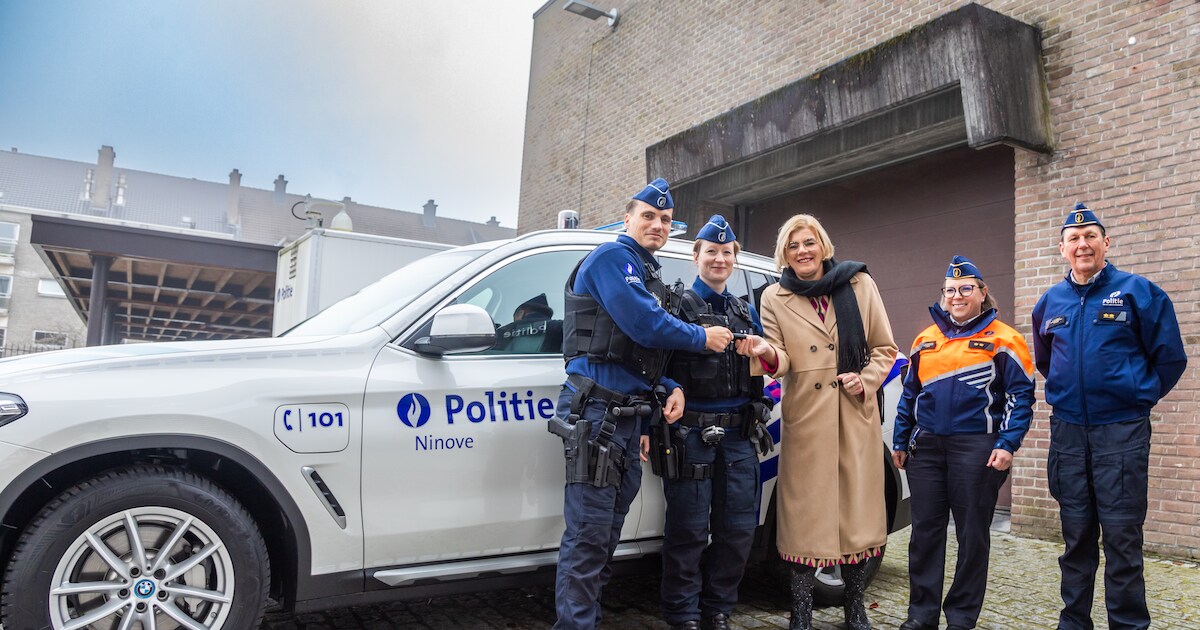 Ninoofse politie neemt nieuw interventievoertuig in gebruik | Ninove ...