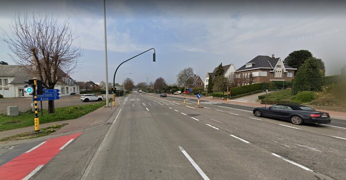 File op Brusselsesteenweg van Zellik naar Asse | Asse | hln.be