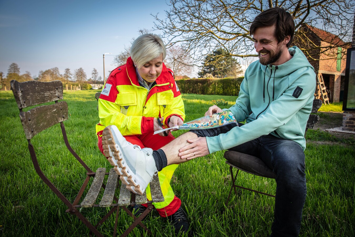 Ultraloper Karel Sabbe koopt eerste pleister van Rode Kruis Waregem ...