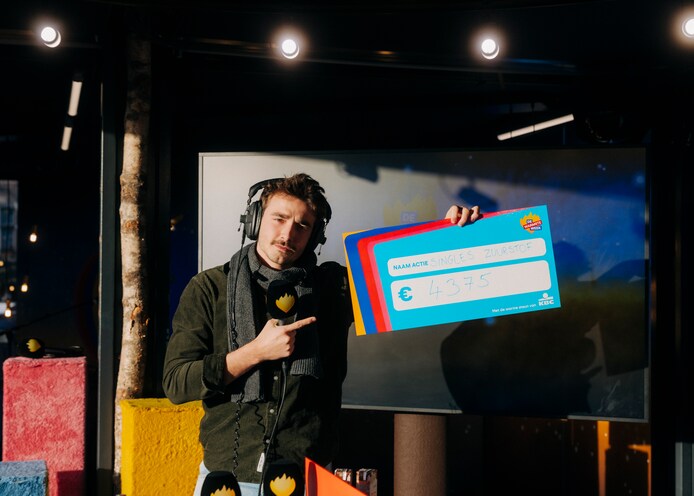 KIJK. Aaron Blommaert zorgt voor eerste meezingmoment op derde dag van ...