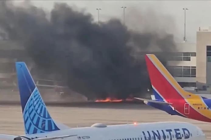 Vliegtuig in brand na noodlanding op luchthaven Denver, passagiers ...