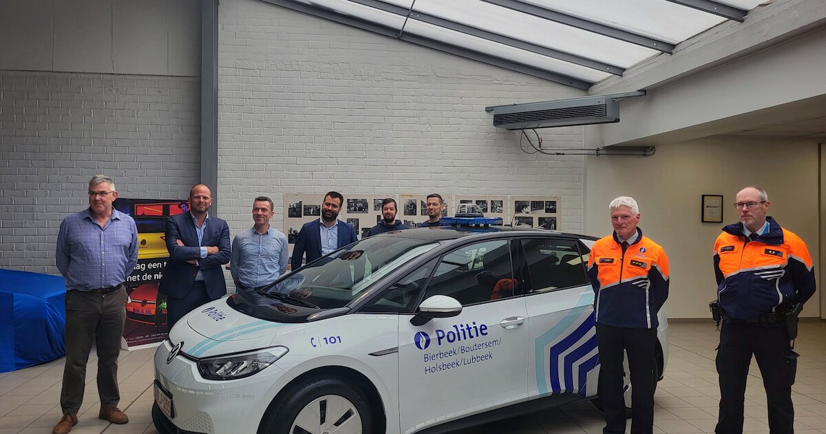 Politiezone neemt eerste elektrische auto in ontvangst | Lubbeek | HLN.be