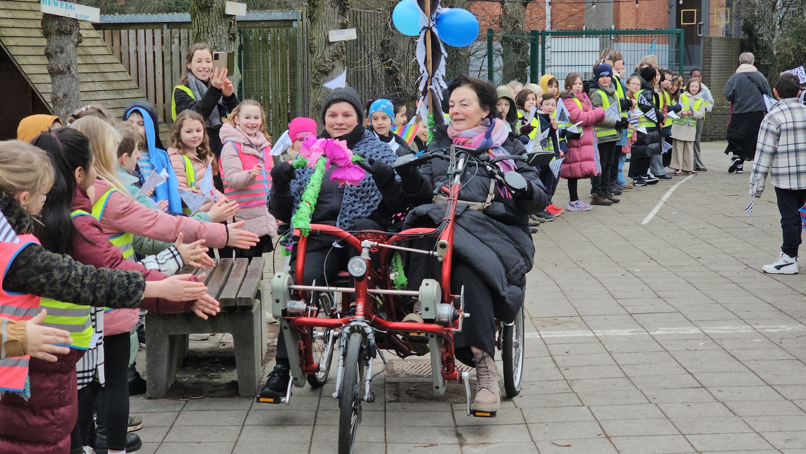 KIJK. Juf Karin (62) op pensioen: “De kindjes en de collega’s: ik ga ze ...