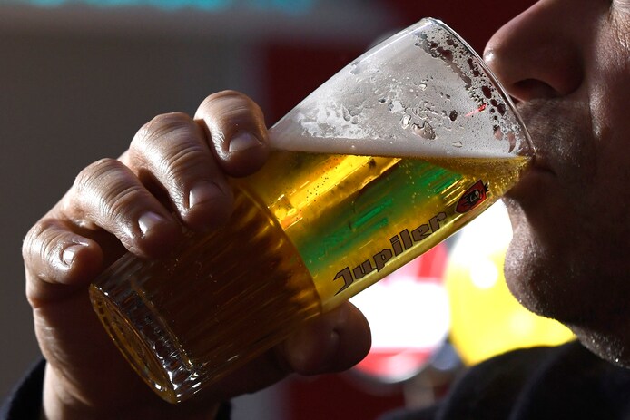 Lichte botsing met zware gevolgen: “’s Morgens al twee blikken Jupiler ...