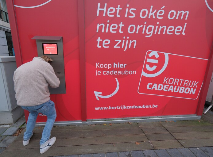 Extra Kortrijk Cadeaubon automaat in kiosk op Graanmarkt geopend, al voor ruim 1 miljoen euro ...