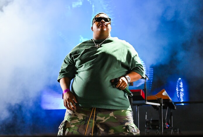 Plots duikt Mathieu Terryn op bij rapper Dikke op Rock Werchter ...