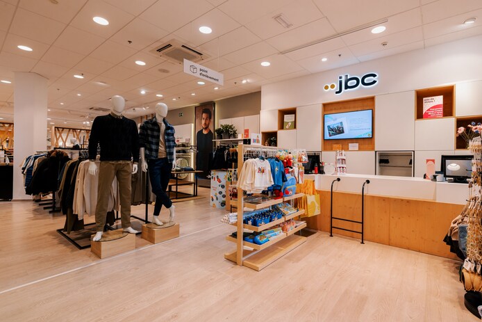 Van iconische K3-jurkjes tot eerste winkel met speelhoek, JBC bestaat ...