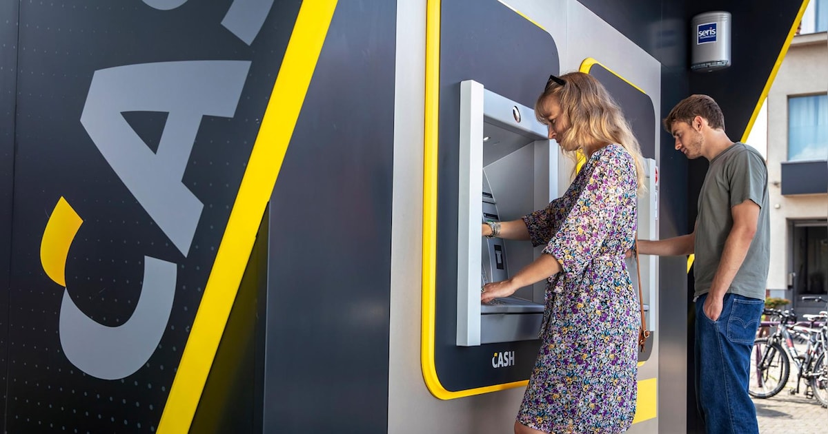 Gloednieuw cashpunt opent in Oevel | Westerlo | HLN.be