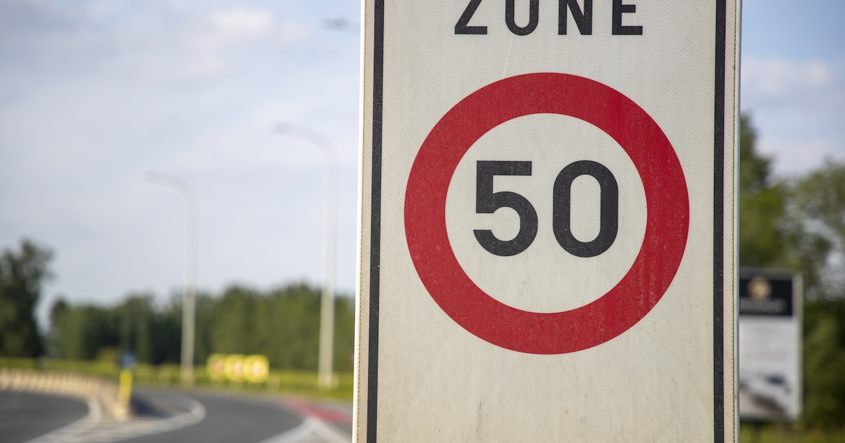 Rijverbod en boete voor man die 86 km/u rijdt in zone 50: “Ik moest nog ...