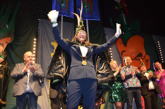 “Ik heb nú al tranen gelaten”: Prins Kim (43) blikt samen met nicht en ...