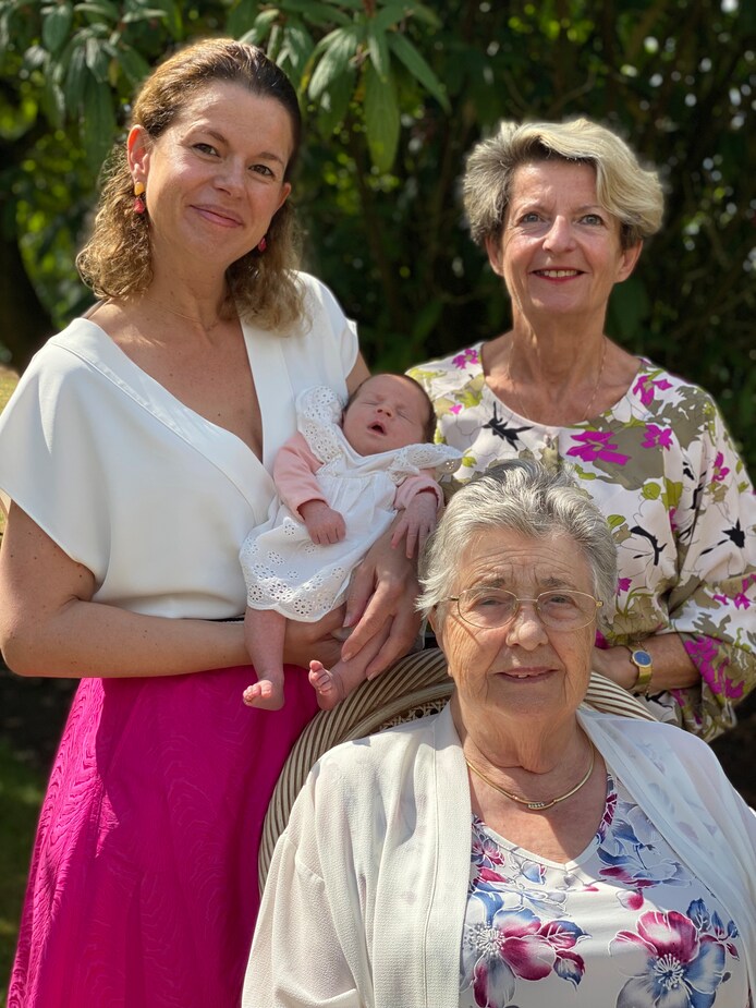 Baby Romée zorgt voor viergeslacht in Baalse straat | Tremelo | hln.be