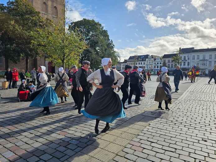 Slag van Turnhout herdacht met optocht | Turnhout | hln.be