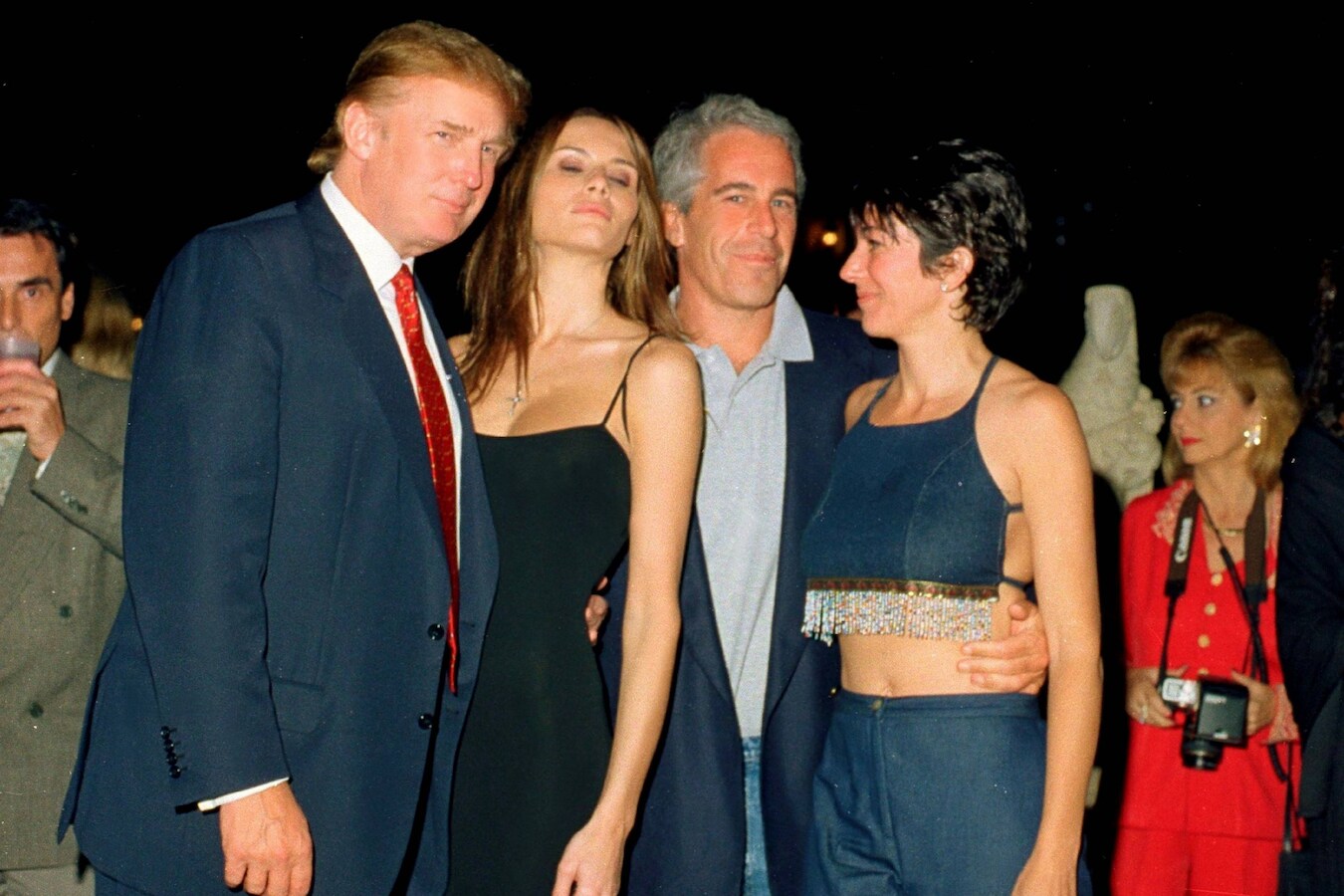 Zo raakt Trump steeds meer verstrikt in het Epstein-seksschandaal ...