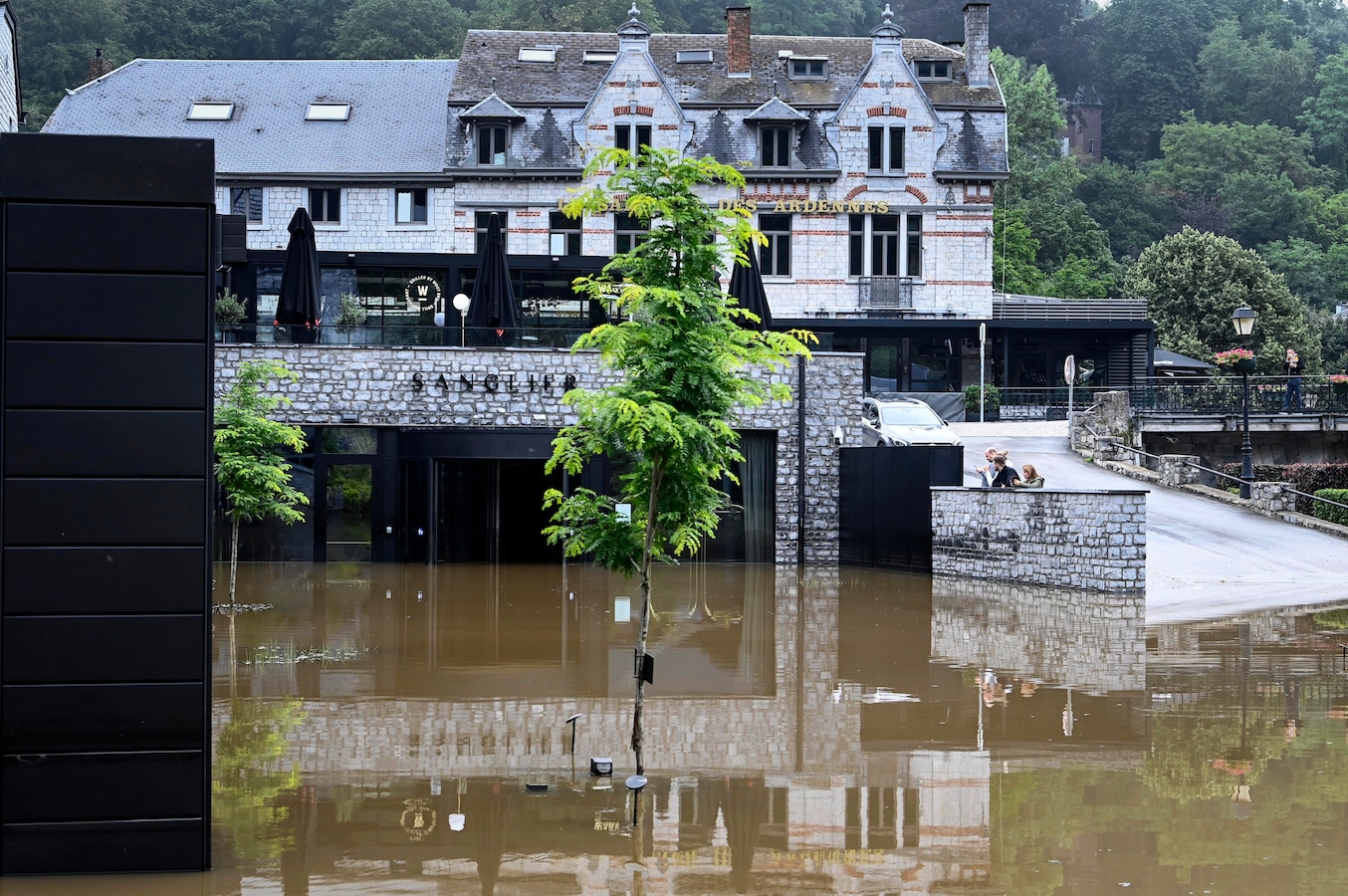 Hoe de enorme brand uitbrak in het luxehotel Le Sanglier des Ardennes ...