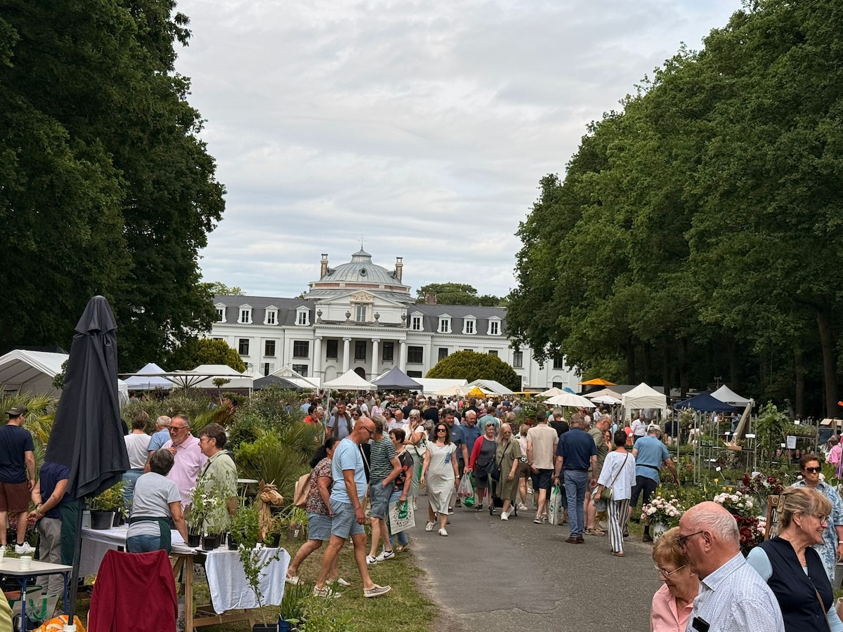 Massa vindt onder stralend zonnetje de weg naar zilveren jubileum Tuin ...